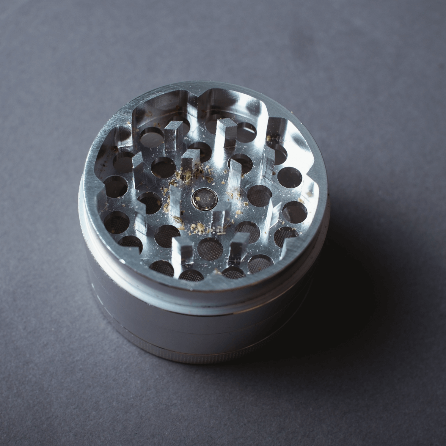 How to Clean a Grinder: A DIY Guide